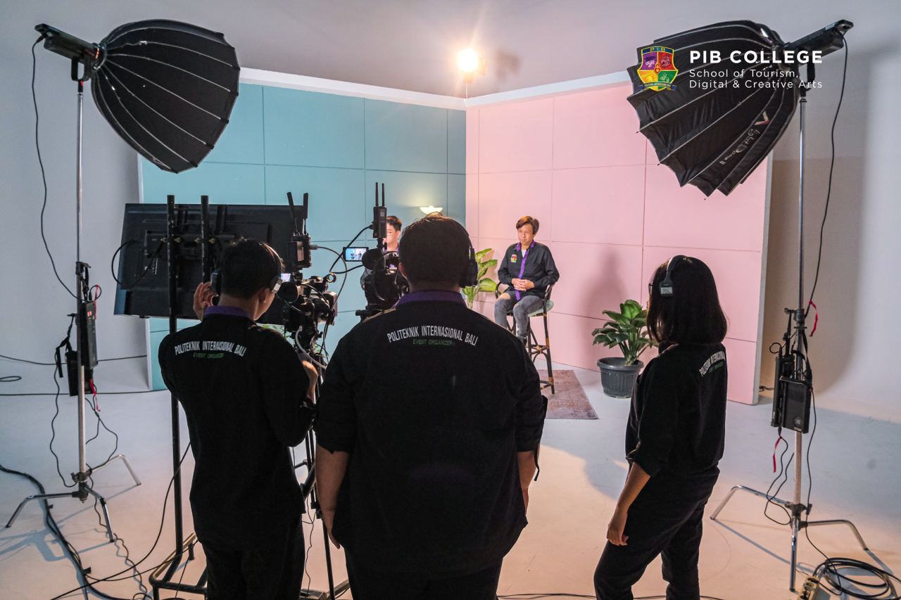 Eksplorasi Dunia Virtual, Mahasiswa Event Management PIB College ...